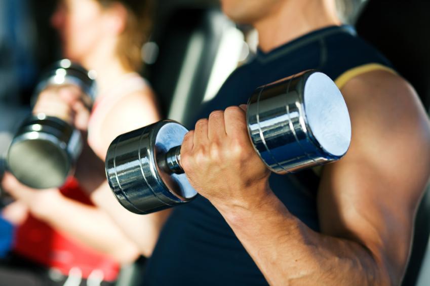 Comment devenir plus fort physiquement - 4 étapes