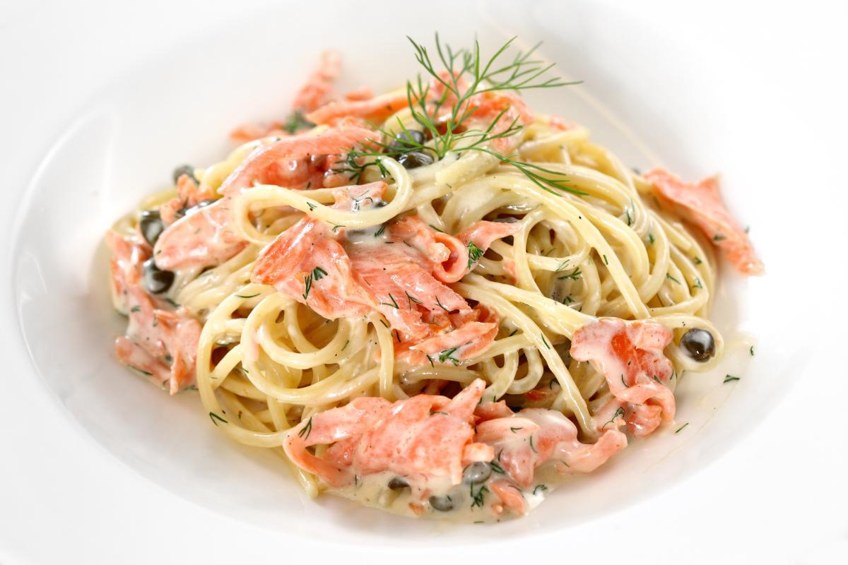 Recette de PÂTES au SAUMON - Délicieuse et FACILE