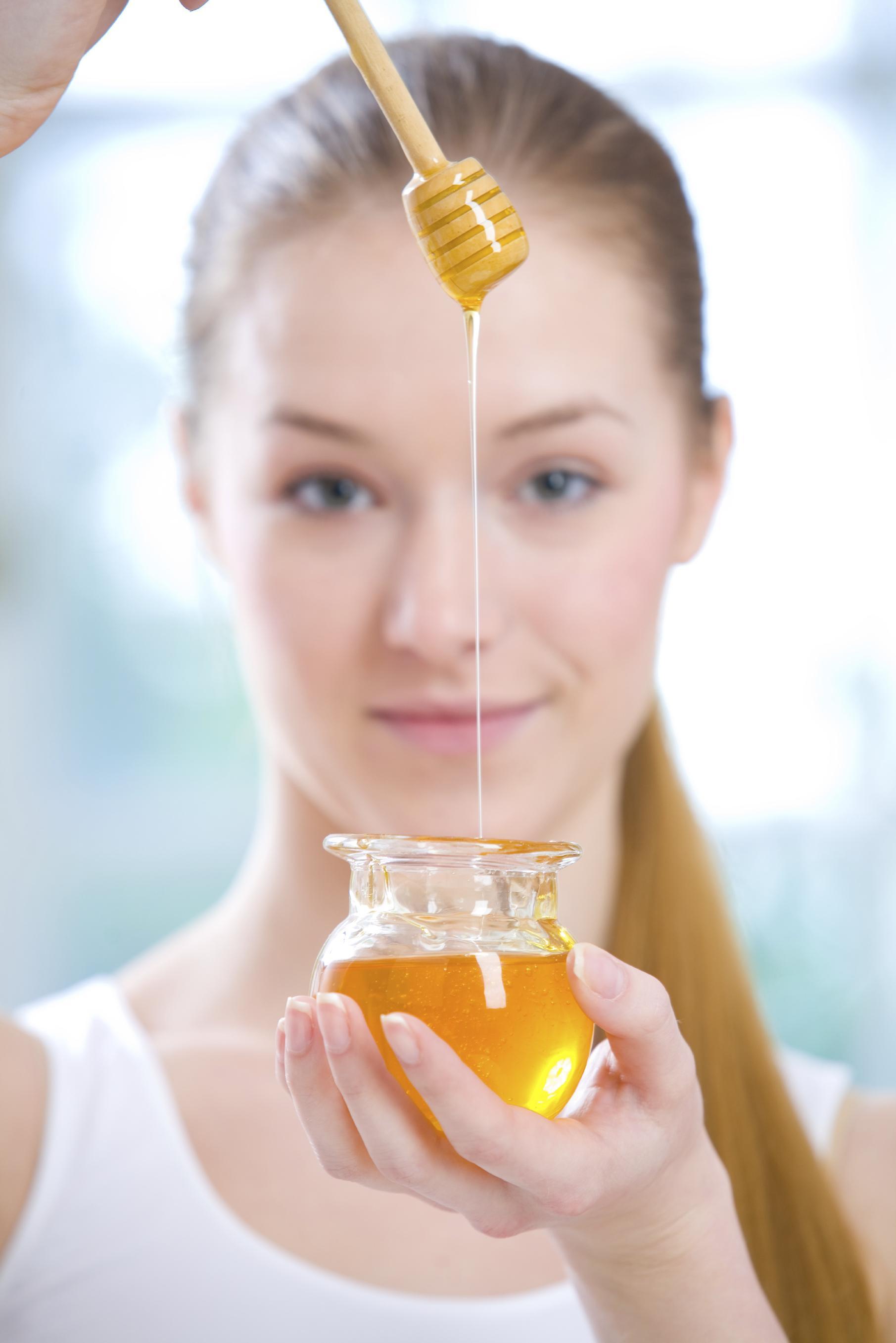 Comment éliminer les grains de beauté avec du miel