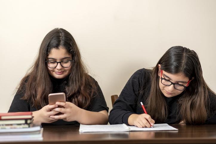 25 CHOSES À FAIRE quand on S'ENNUIE en COURS - Idées et jeux