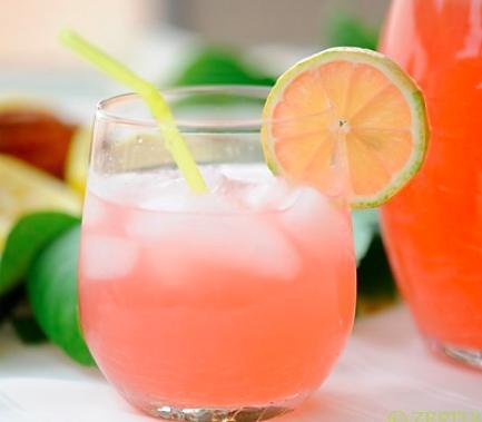 Comment faire de la limonade rose maison - Facile